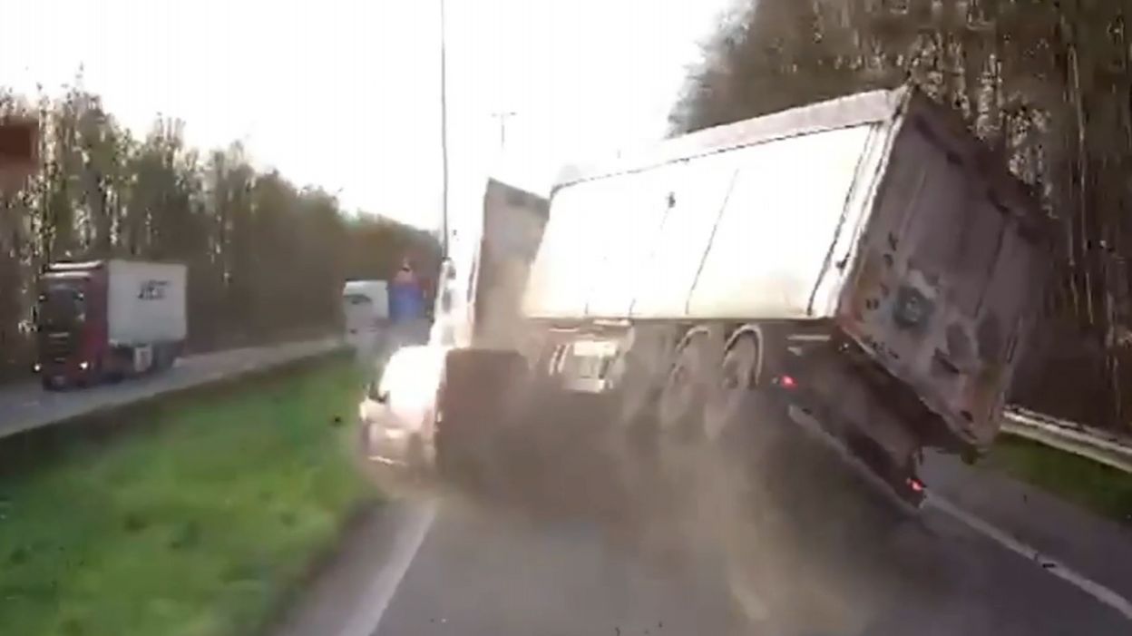 Camion sur le flanc à Boutersem : l'E40 rouverte vers Bruxelles - RTBF Actus