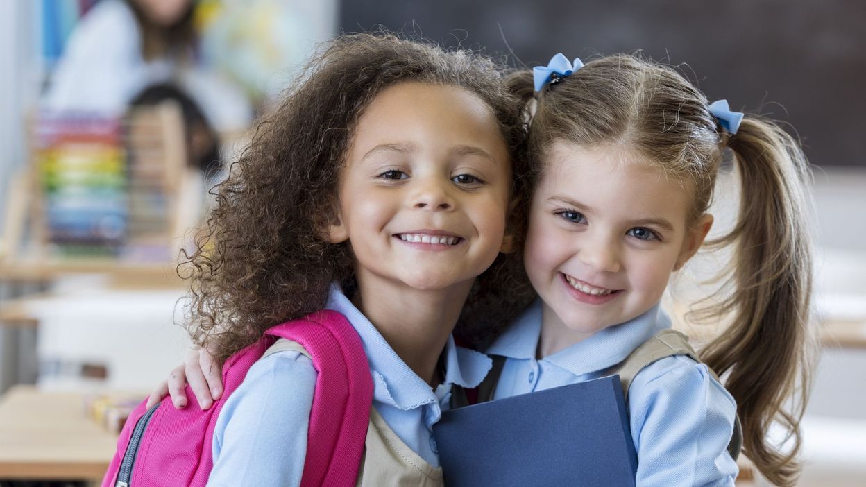 Les amitiés peuvent aider les enfants qui reçoivent une éducation ...