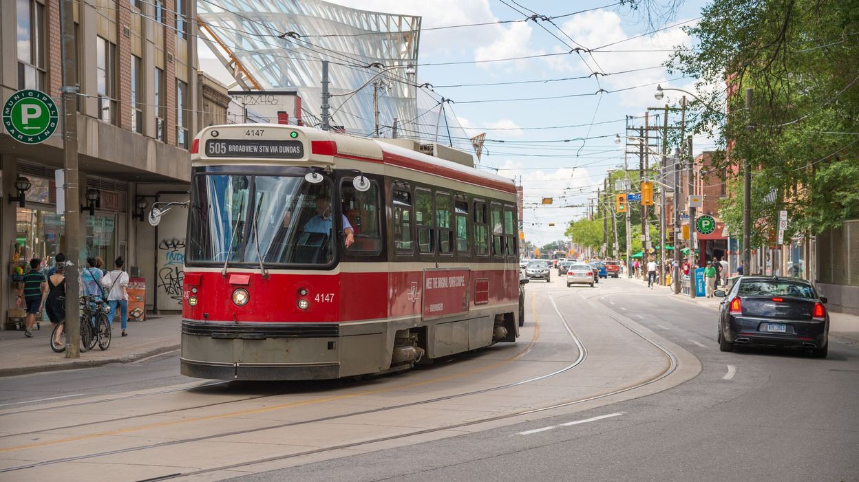 Canada: les tramways historiques de Toronto sur la voie de garage ...