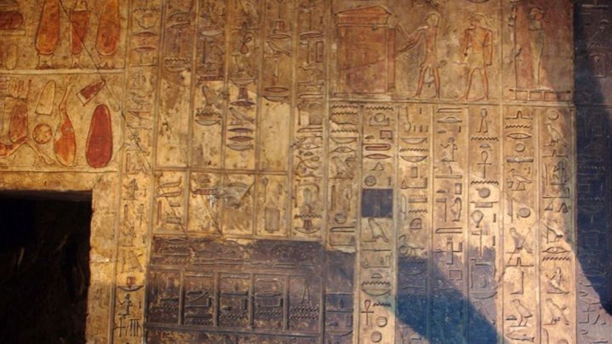 Hiéroglyphes : qui était Jean-François Champollion ? - RTBF Actus