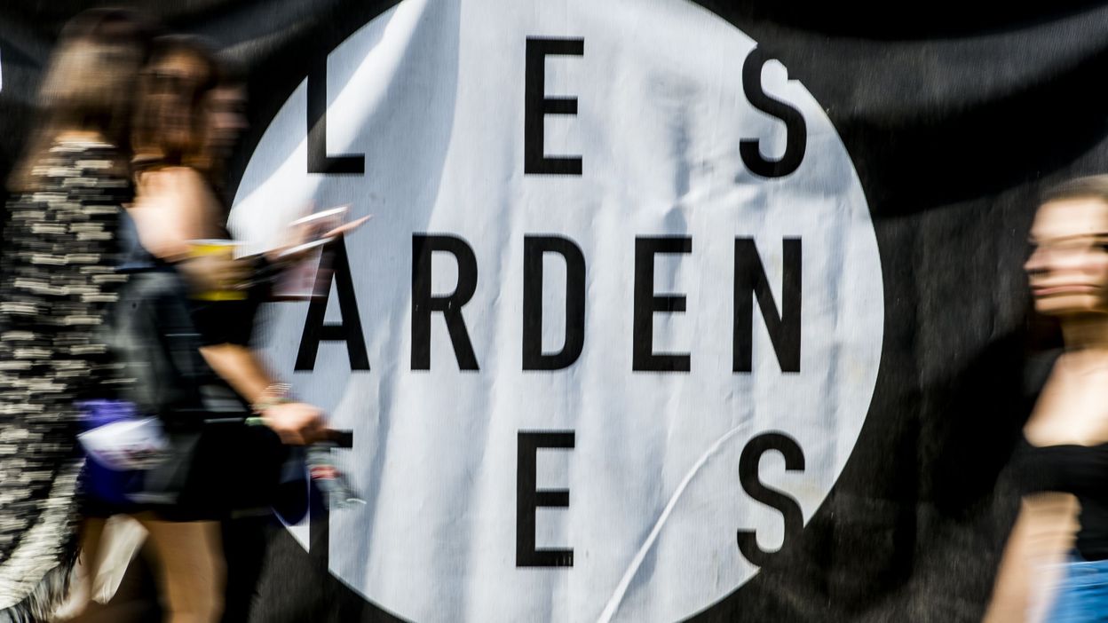 Le festival Les Ardentes à Liège en cours de montage; le camping sold-out