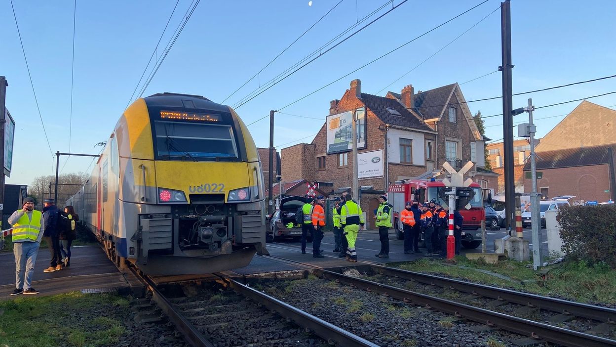 Accident entre un train et une voiture à Wavre : la circulation est rétablie - RTBF Actus