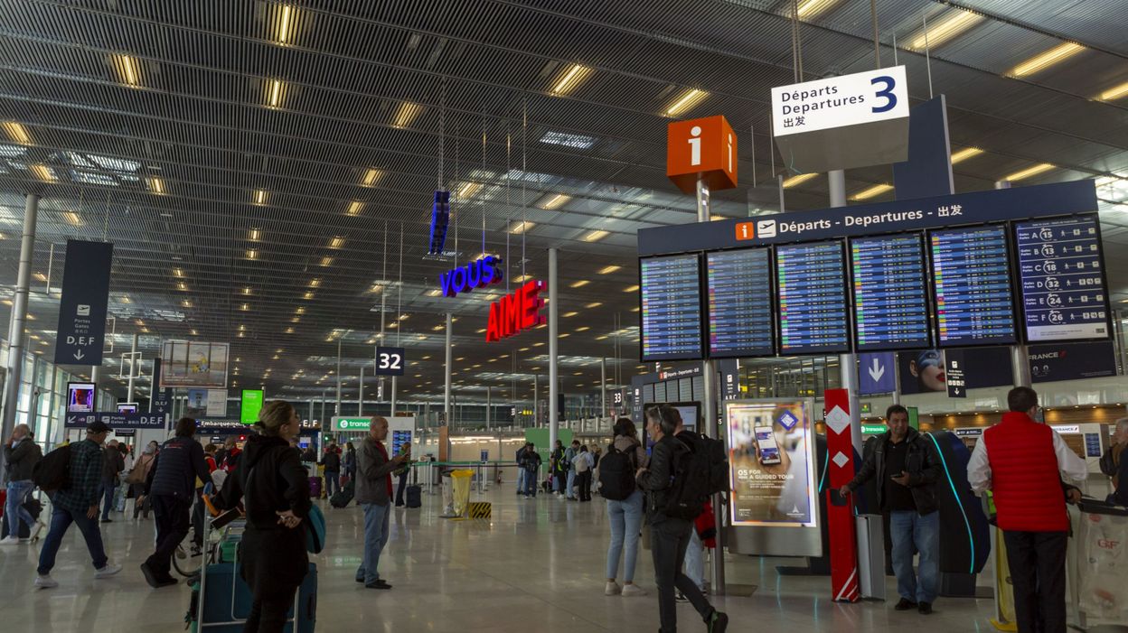 Aéroport de Charleroi : le personnel de sécurité reprend le travail ...