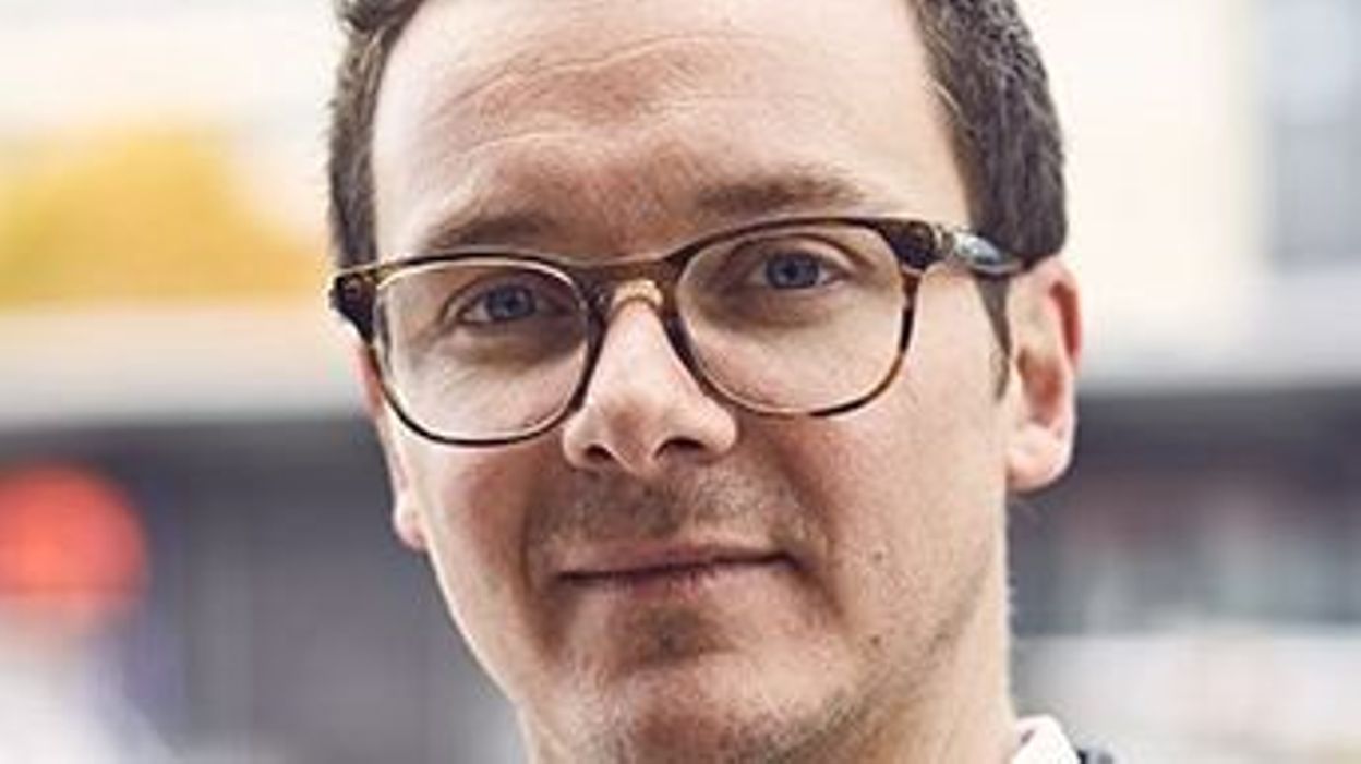 Julien Sandrel : 'Le rôle du libraire est absolument essentiel' - RTBF ...