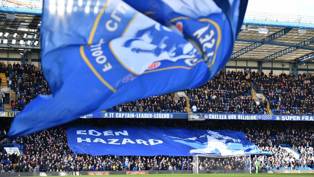 Les supporters de Chelsea déploient un tifo à la gloire d'Eden Hazard ...