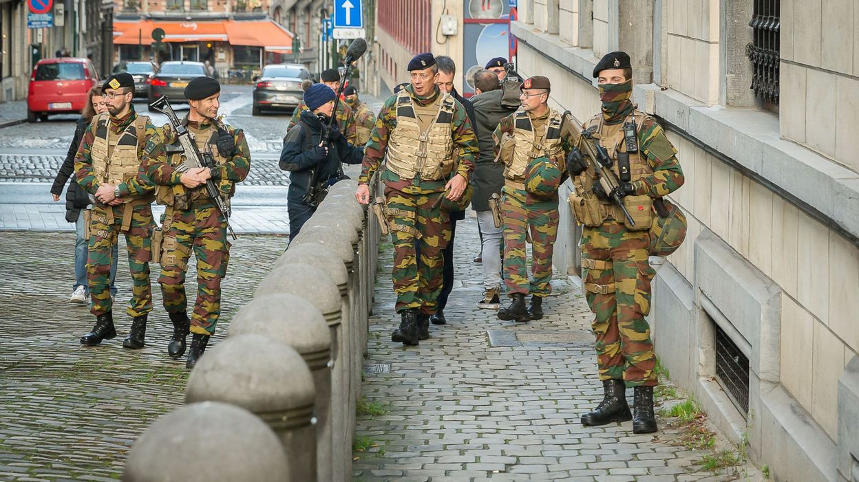 Opération 'Vigilant Guardian' : cinquante et un militaires décorés pour ...