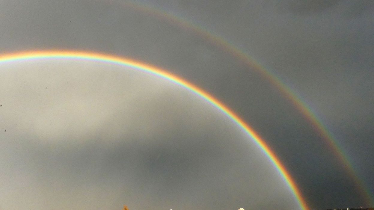 Comment expliquer le double arc-en-ciel apparu dans le ciel bruxellois ...
