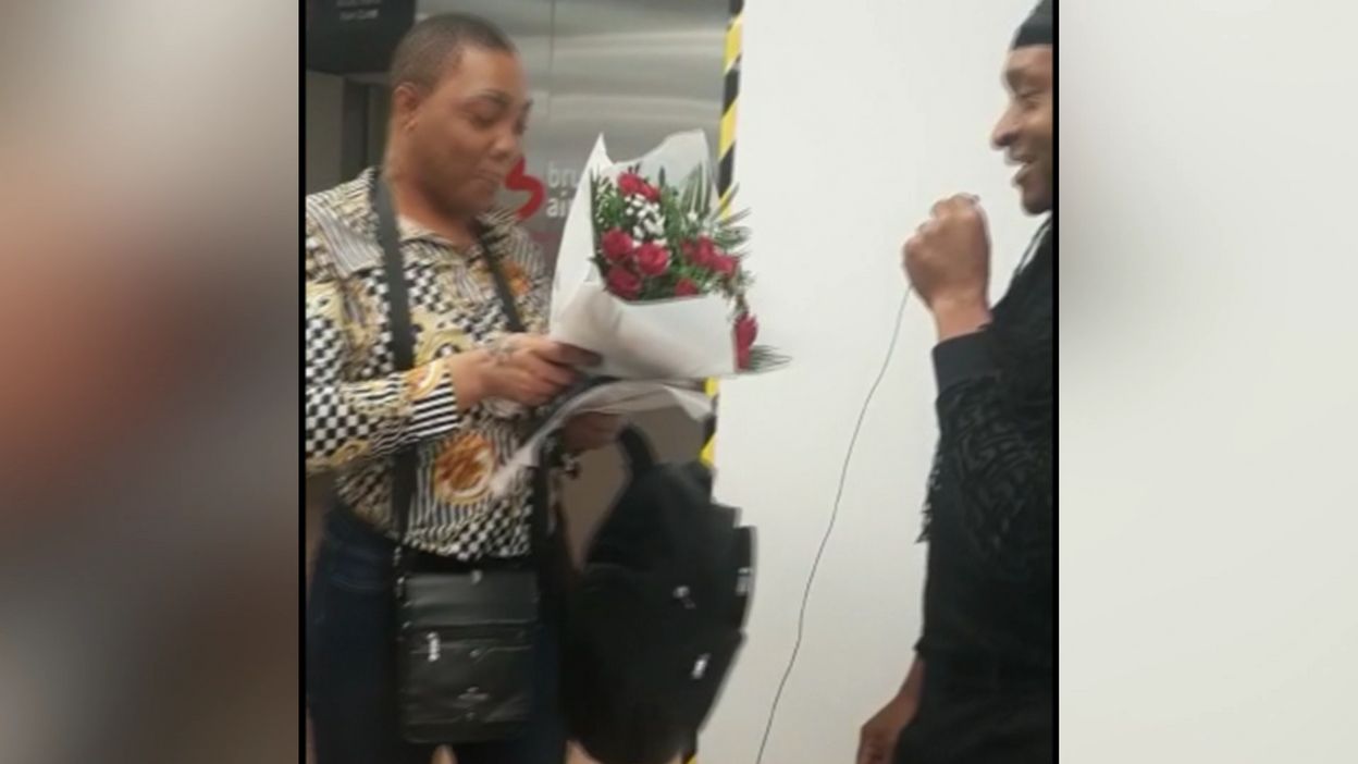 'AleX' : la transidentité racontée à travers la photographie - RTBF Actus