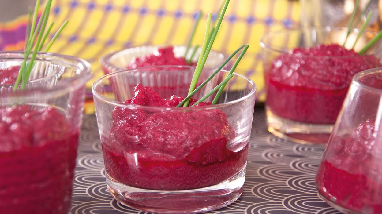 Recette : Crème de betterave rouge aux herbes - RTBF Actus