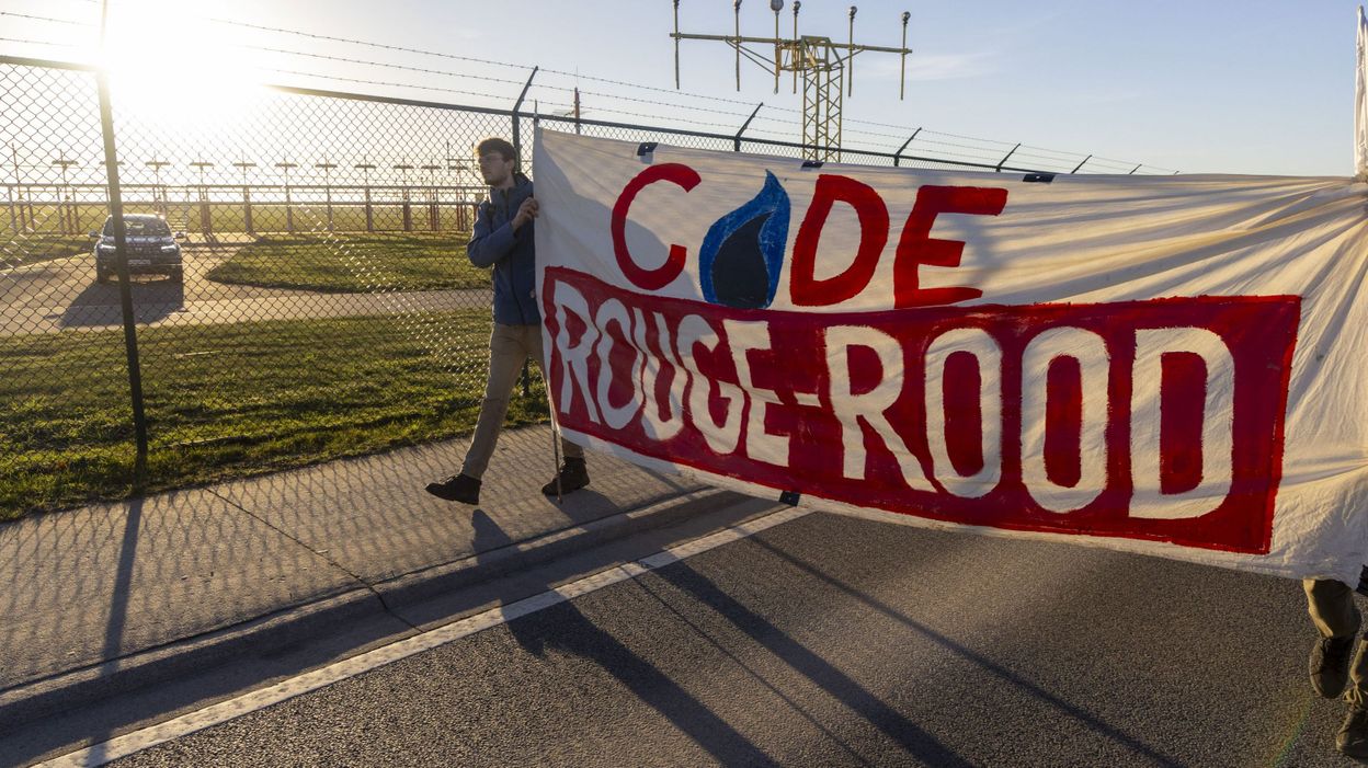 Des activistes de Code Rouge ont quitté le site de Cargill à Gand : une ...