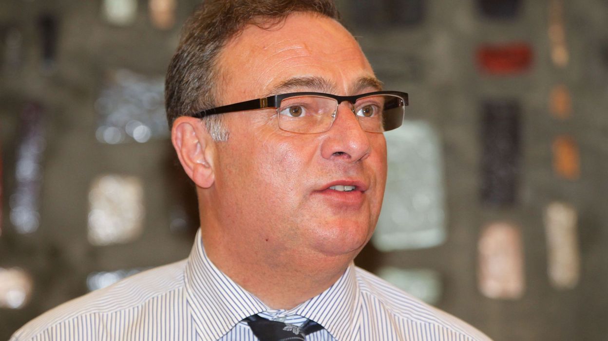 Le bourgmestre libéral Pierre Huart désigné temporairement à la ...