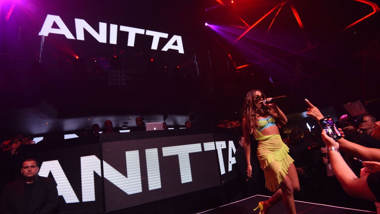La chanteuse brésilienne Anitta entre dans la cour des grands grâce à ...