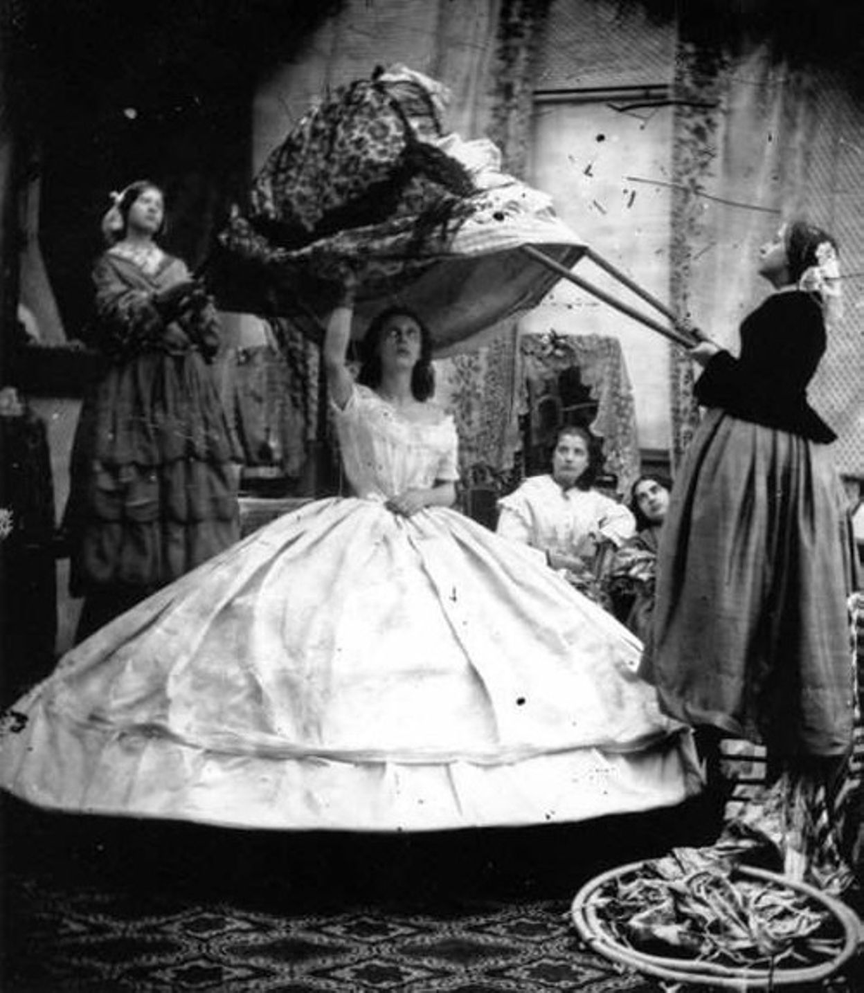 Crinolines & cie : une belle exposition au Musée du Costume et de la ...