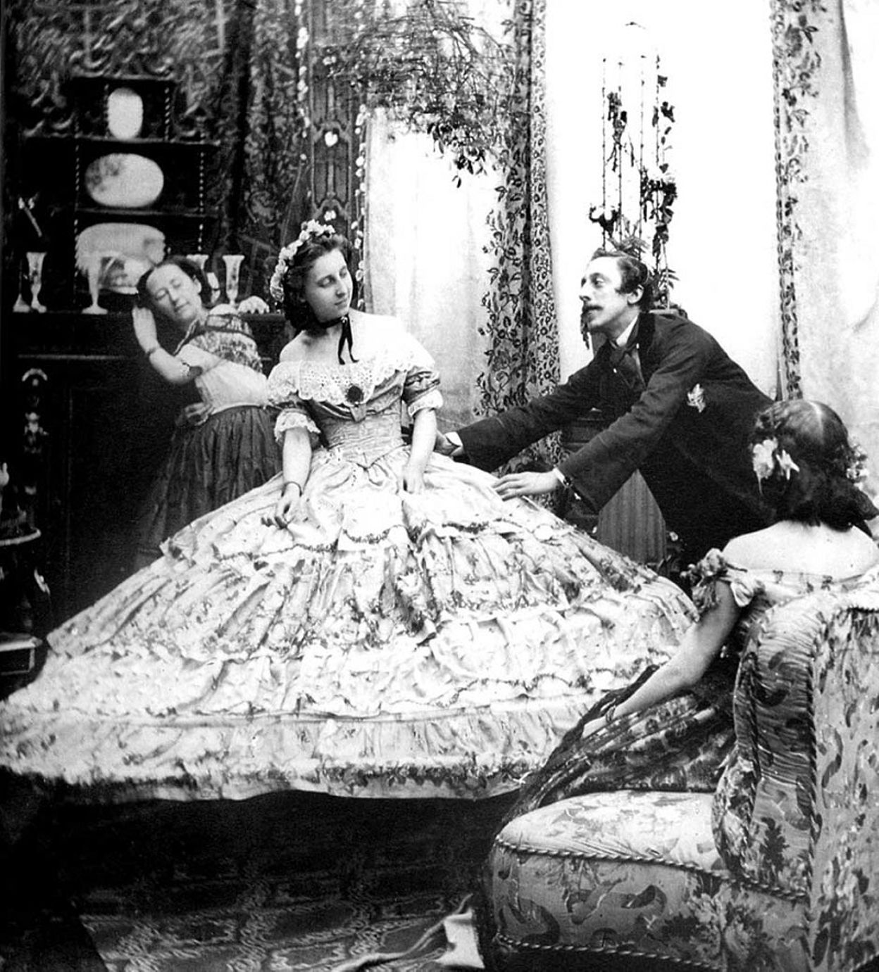 Crinolines & cie : une belle exposition au Musée du Costume et de la ...