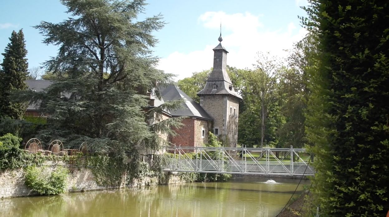 À bord du Val Mosan ou au château de Jehay, découvrez la région de Huy ...