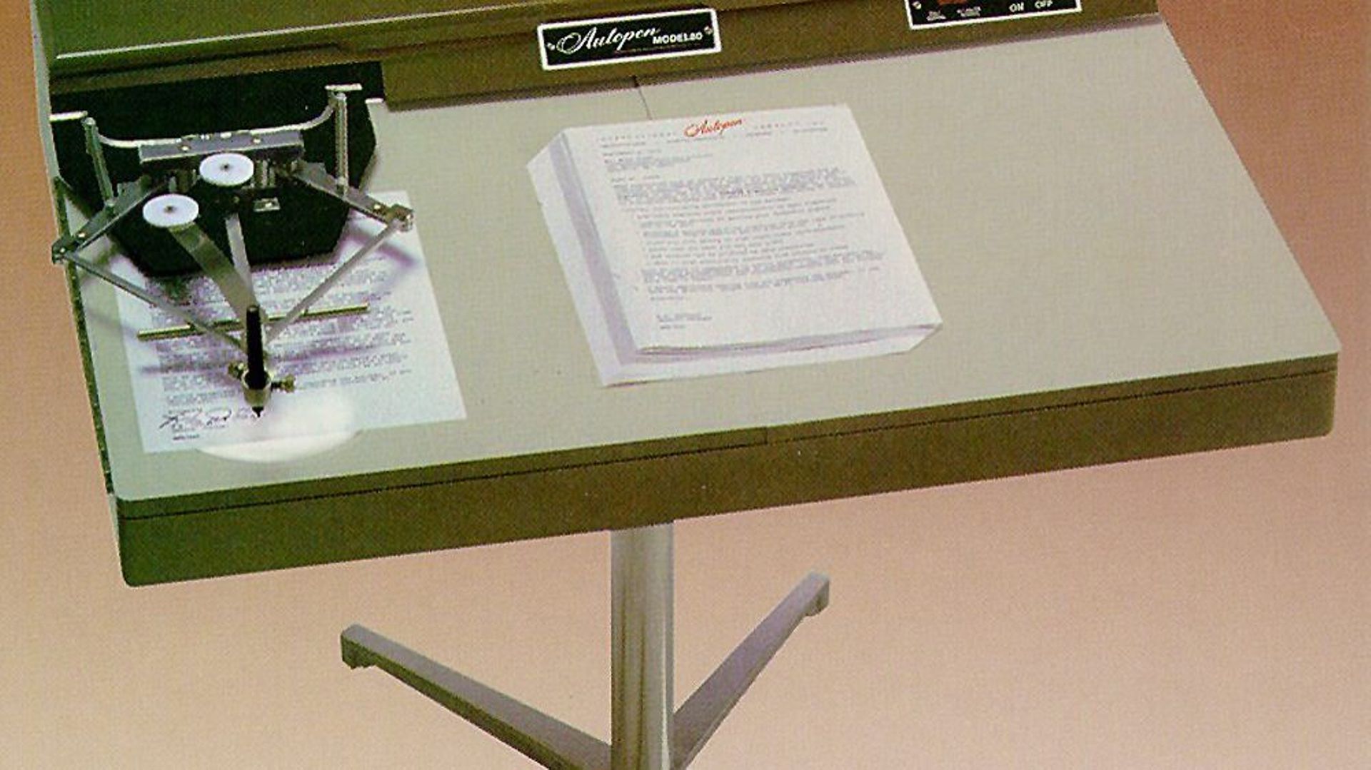 Une 'arme secrète' pour B. Obama: la machine à signatures de la Maison ...