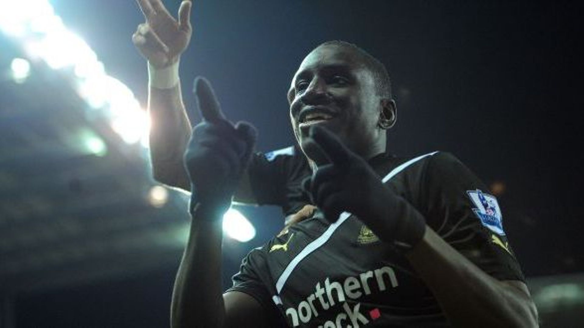 Demba Ba s'offre un triplé à Stoke - RTBF Actus