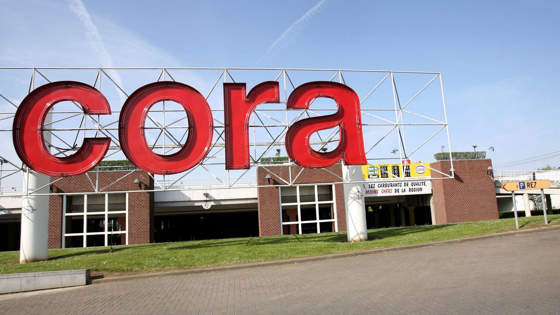 Débat : fermeture des magasins Cora, les supermarchés ont-ils encore un ...