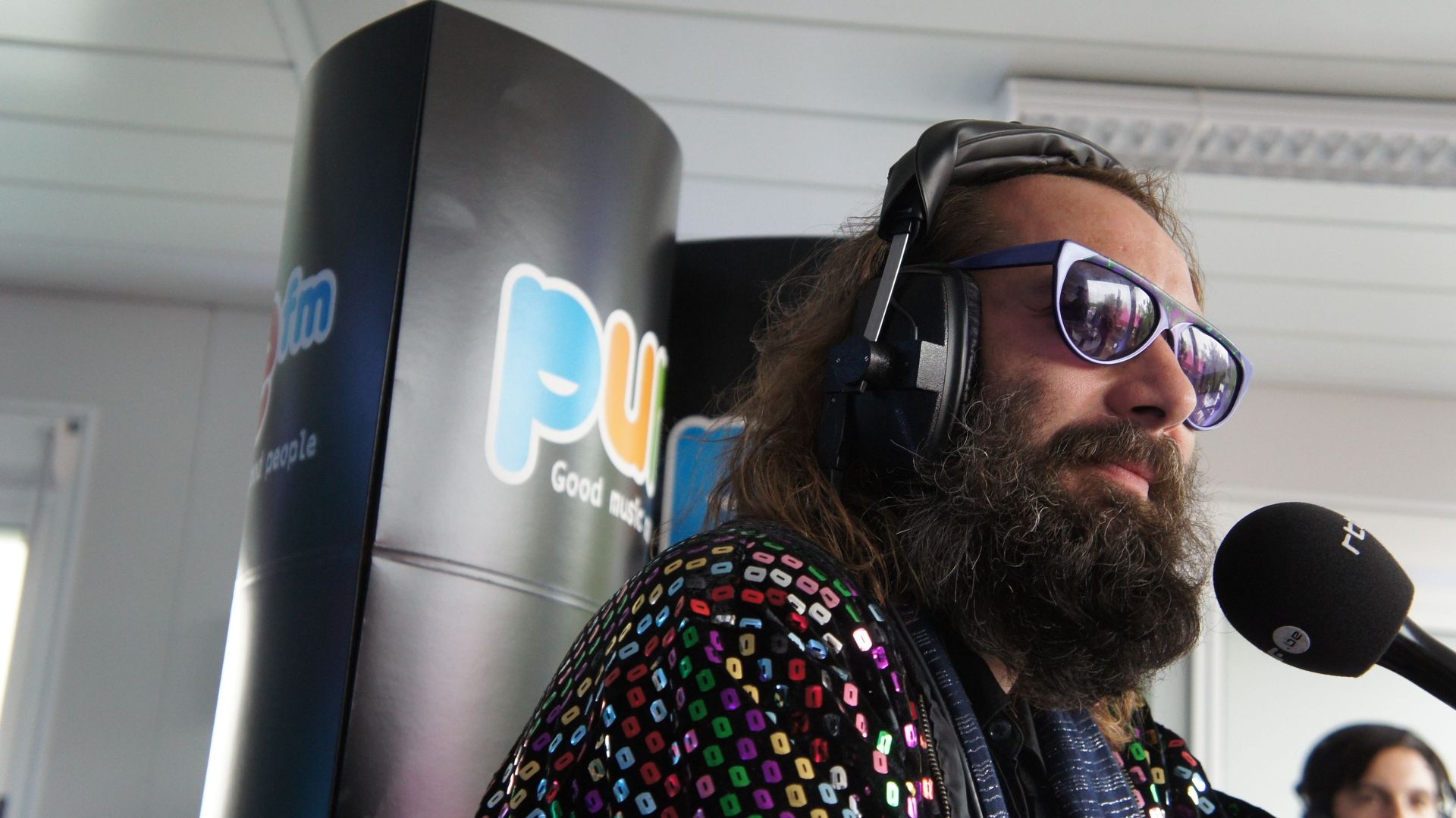 Vidéo: la formidable interview de Sébastien Tellier - RTBF Actus