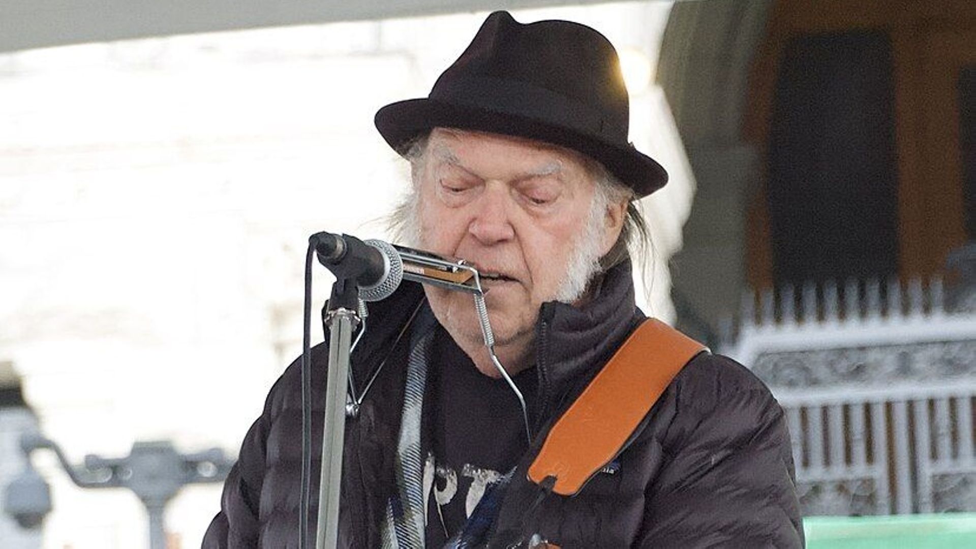 Neil Young lancera sa tournée en offrant un concert aux Ukrainiens ...