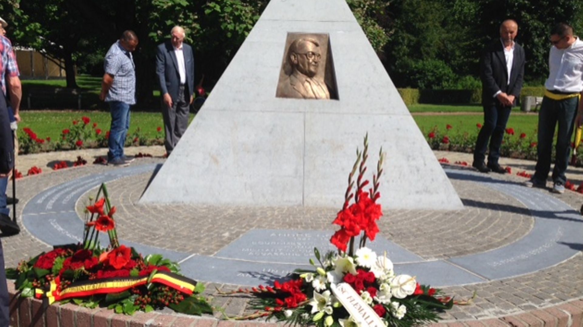 Flémalle: hommage à André Cools, assassiné il y a 25 ans - RTBF Actus