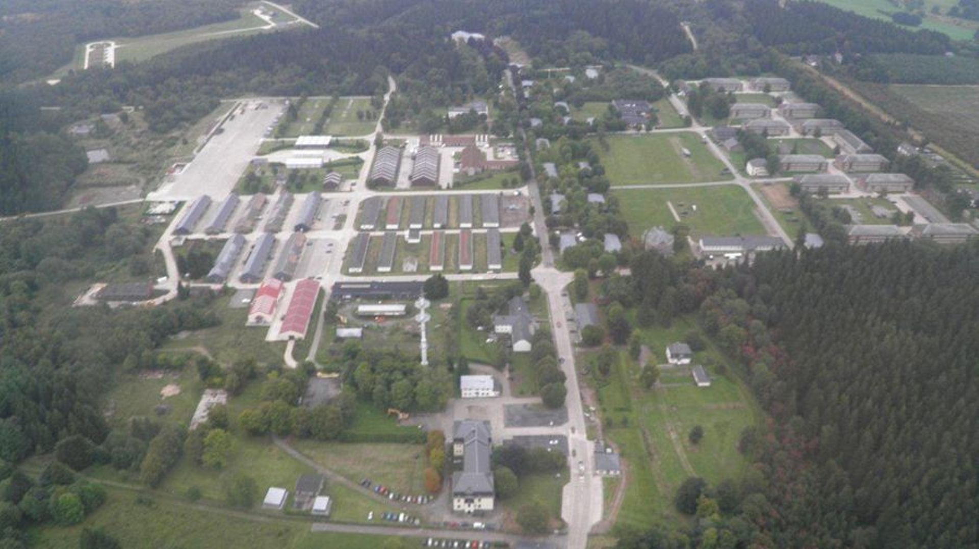 Bataille des Ardennes: cérémonie du souvenir au camp militaire d ...