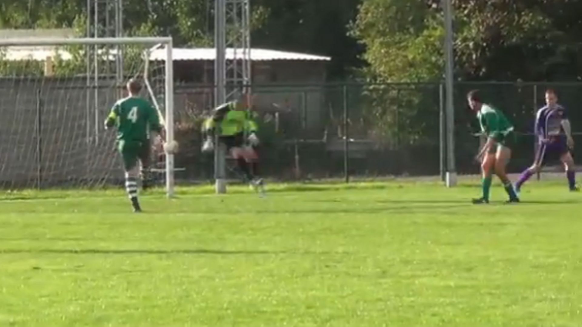 L'auto-goal le plus ridicule de cette saison - RTBF Actus