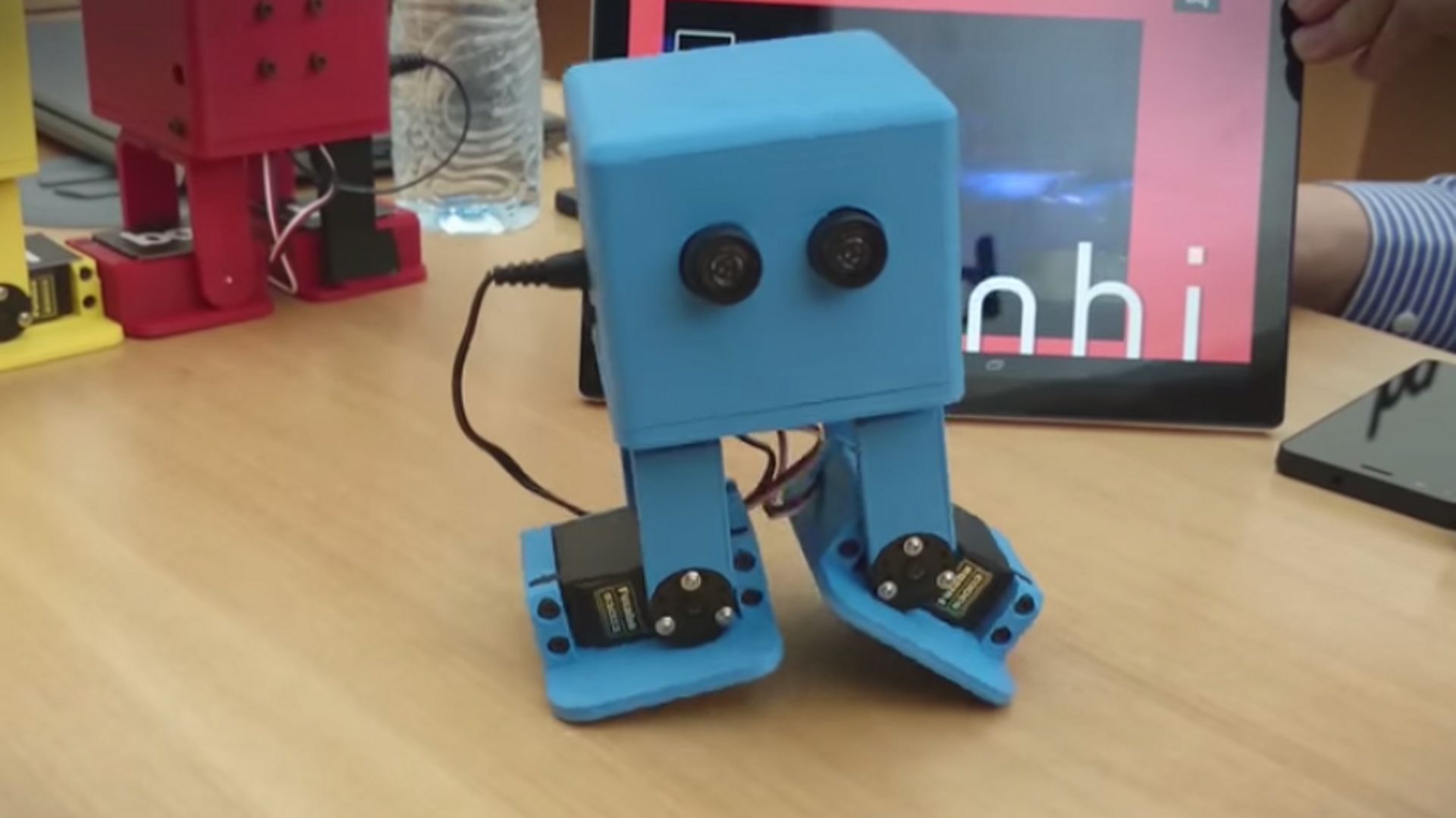 Un robot imprimé en 3D danse comme Michael Jackson - RTBF Actus