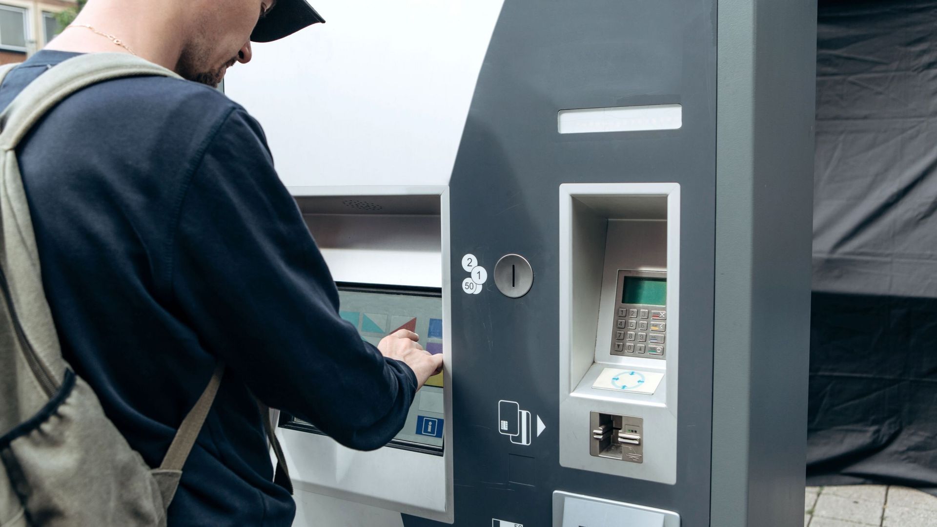 Quel abonnement train/tram/bus choisir pour nos étudiants ? - rtbf.be