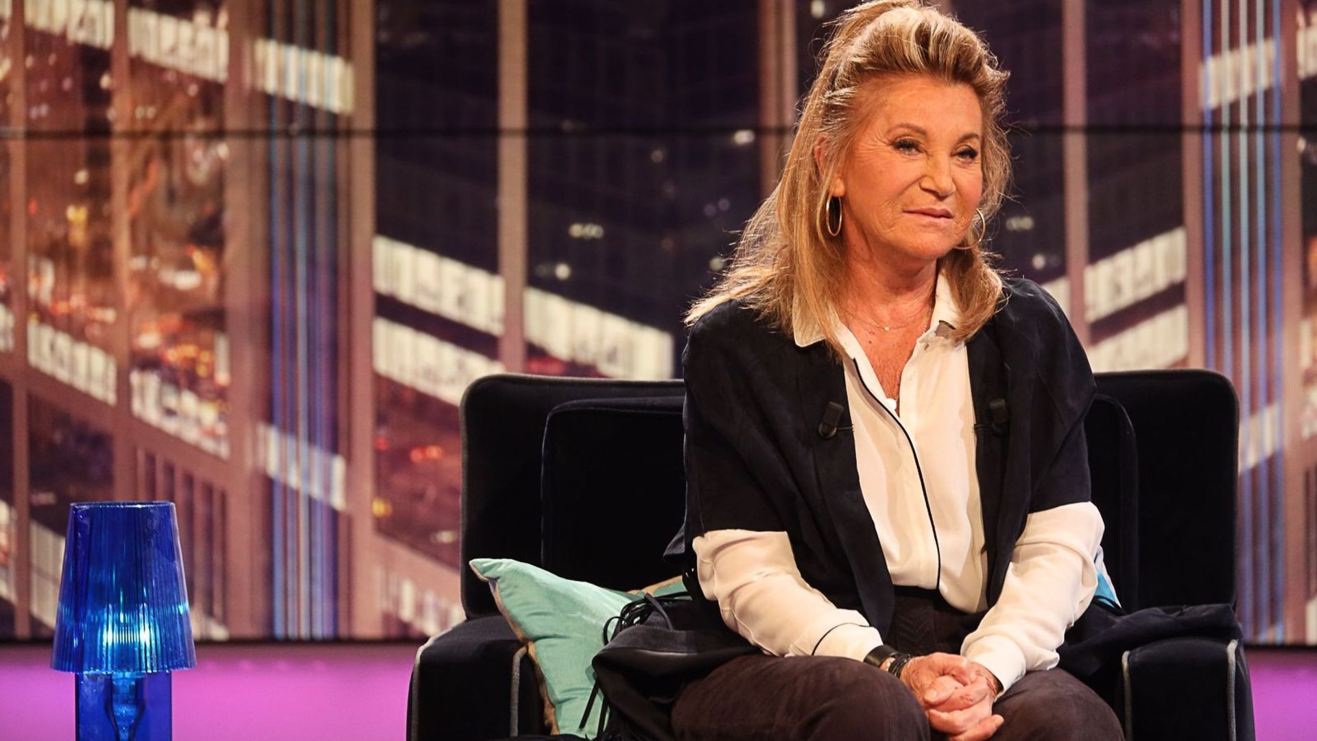Sheila évoque ses parents : si je suis debout, c'est parce qu'ils m'ont ...