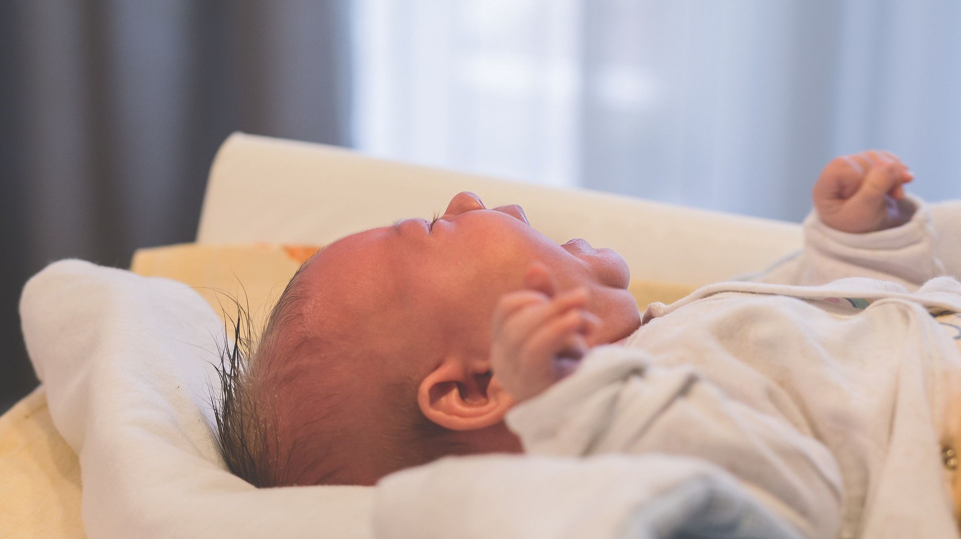 Qu’est-ce qu’un bébé aux besoins intenses, ou BABI ? - RTBF Actus