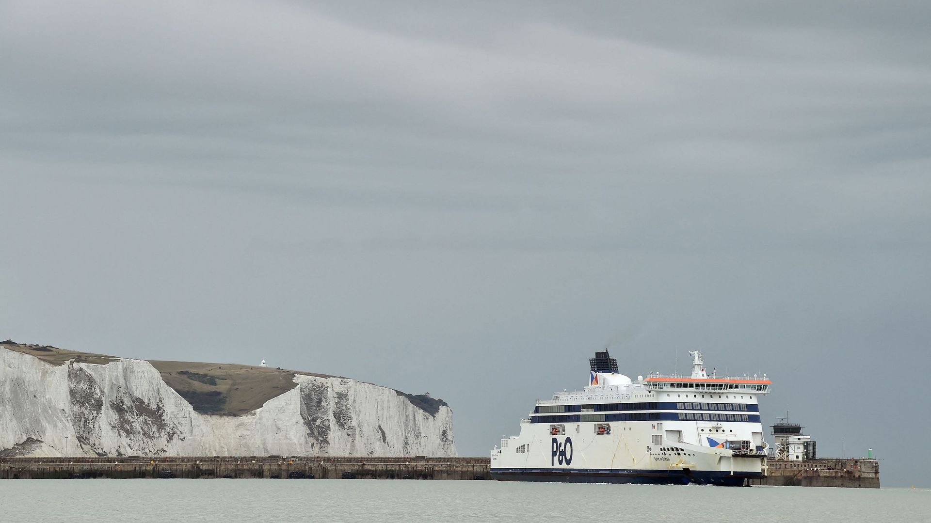Des locaux des services britanniques de l'immigration visés par des ... Des locaux des services britanniques de l'immigration visés par des ...