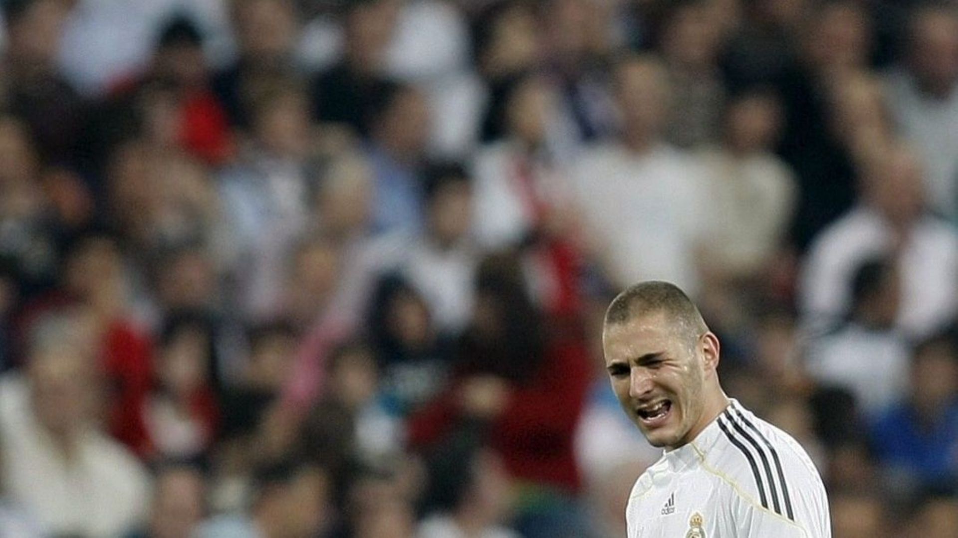 Benzema se crashe 'à la Tiger Woods' - RTBF Actus