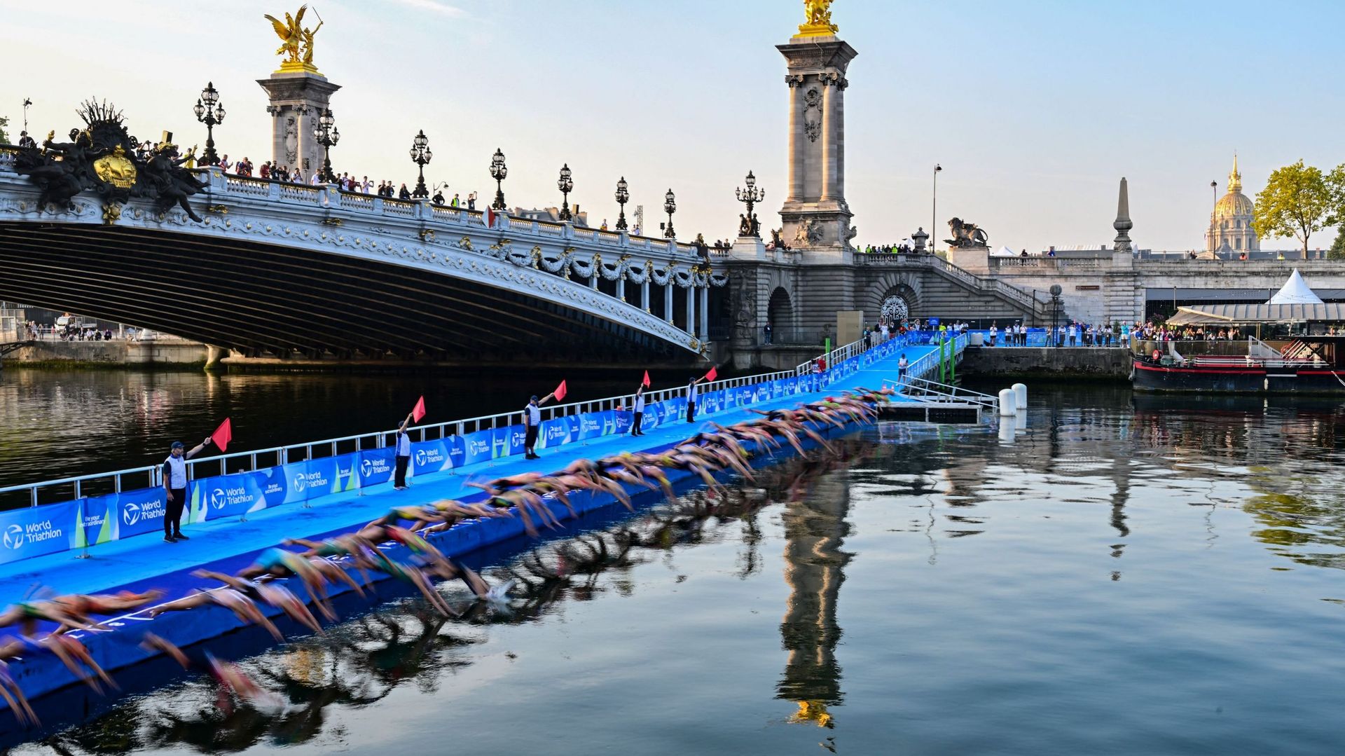 Le triathlon aux JO Paris 2024 : distances, chances des Belges ...