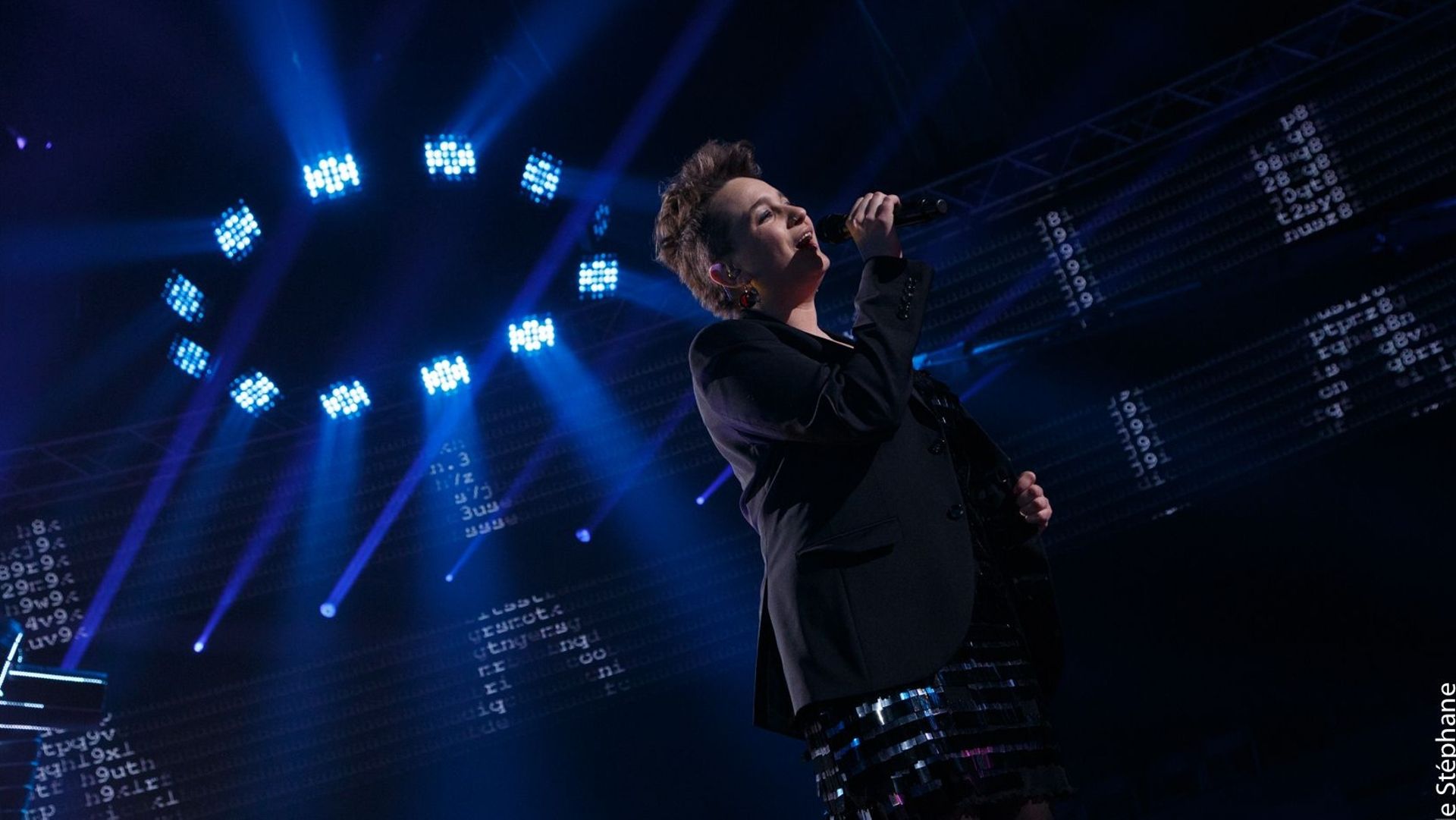 Emeline Tout Court offre un beau moment rock'n'roll avec 'L'homme ...