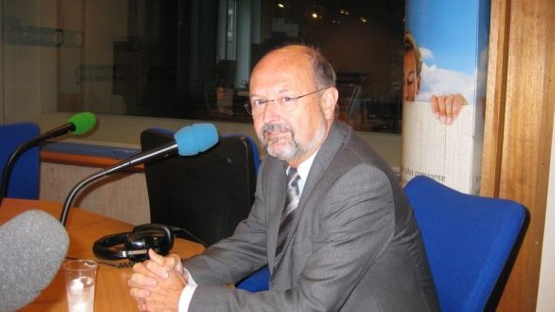 Luc Coene: les banques doivent contribuer au budget - RTBF Actus