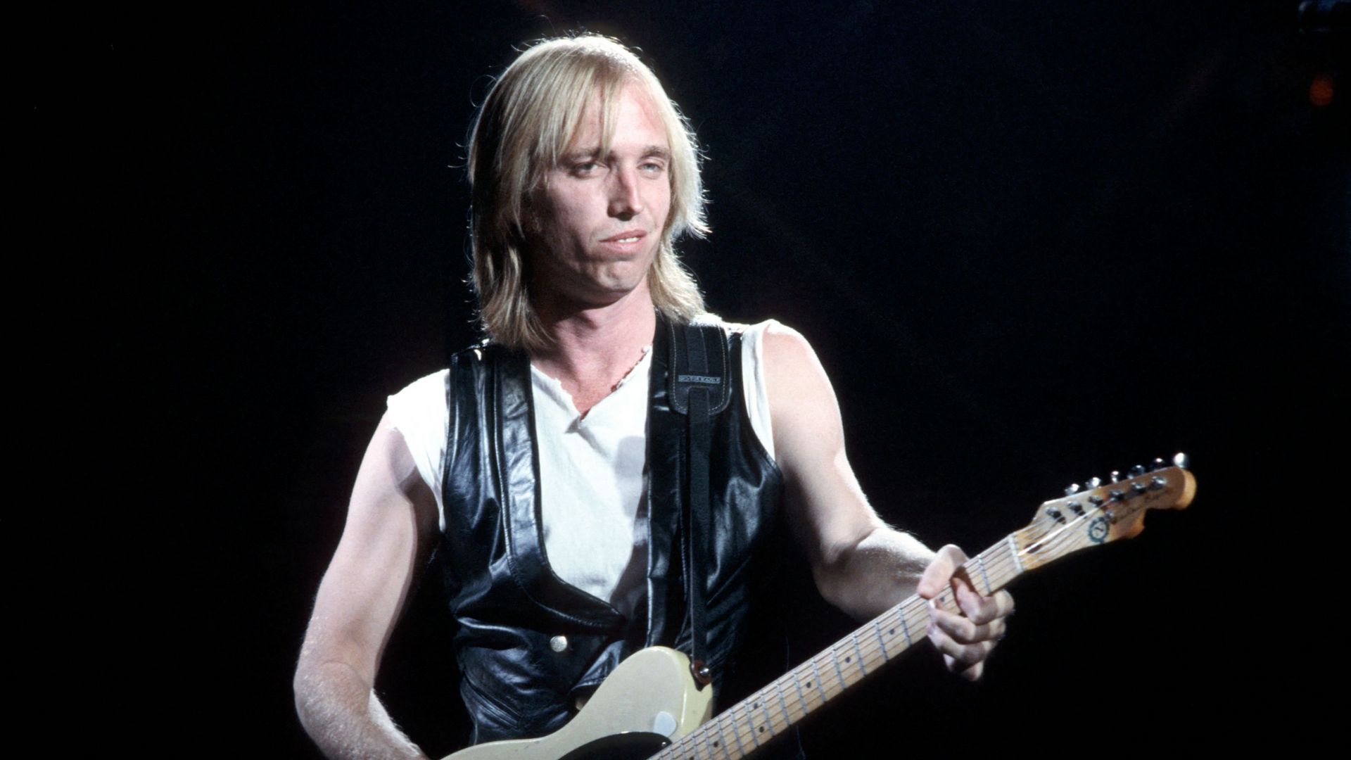 Un clip de Noah Weiland avec des images générées par l'IA montre Slash ...