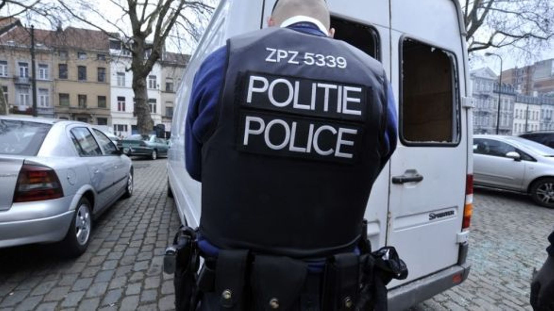 Les policiers maintiennent la pression sur le politique