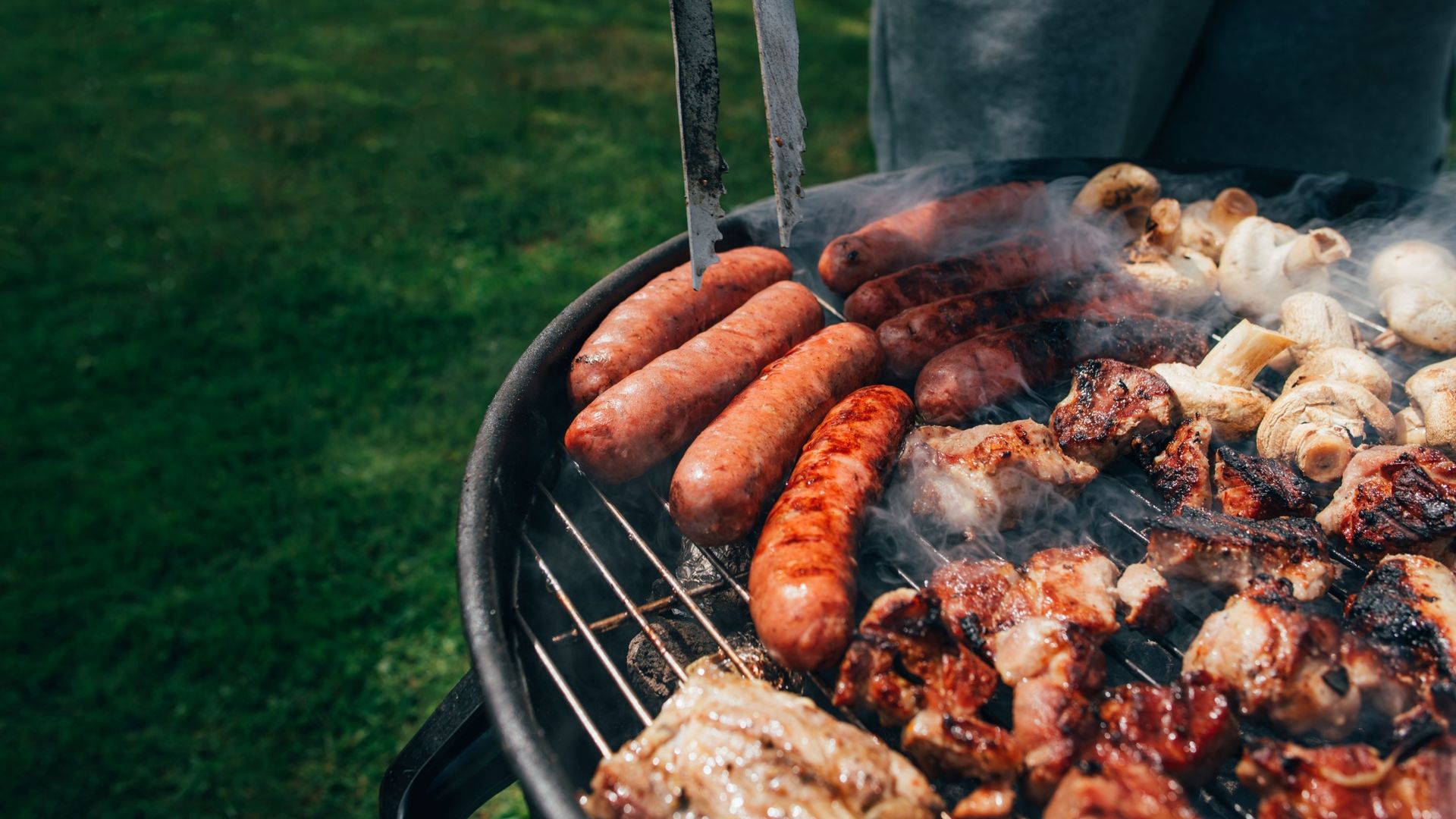 Un Belge bat le record du plus long barbecue avec 81 heures de cuisson - RTBF Actus