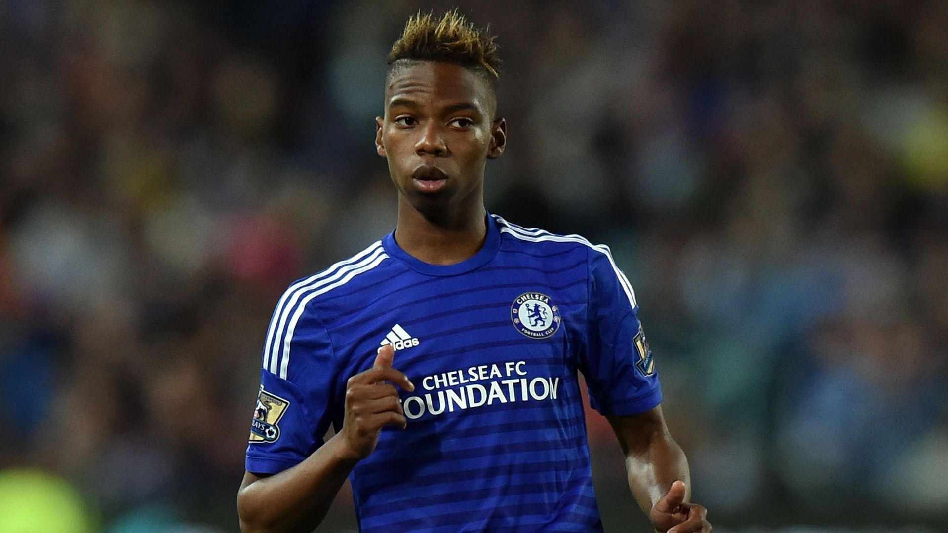 Charly Musonda fait le show à l'échauffement - rtbf.be