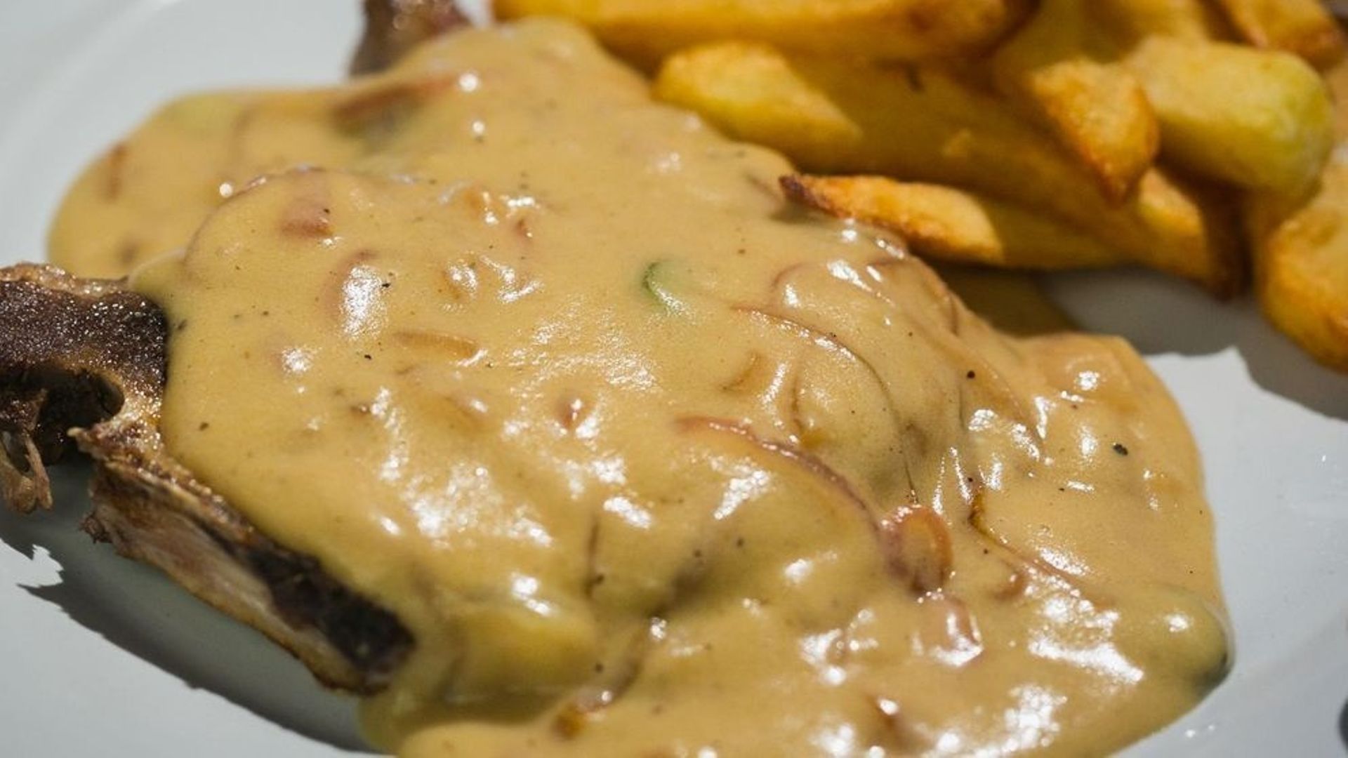 La recette montoise de côte de porc à l'berdouille - RTBF Actus