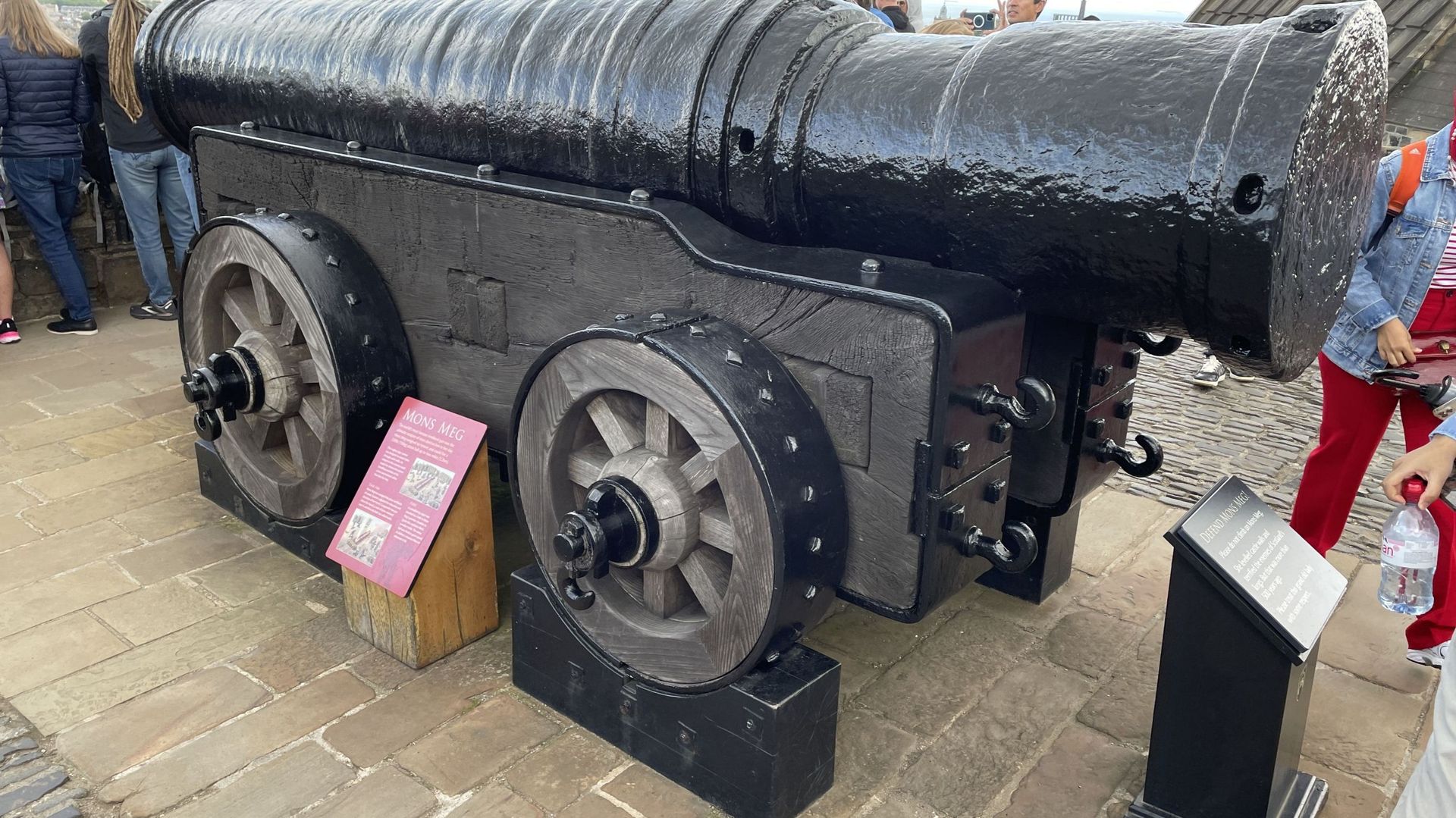 Le singe de la grand-place de Mons date du 15e siècle - RTBF Actus