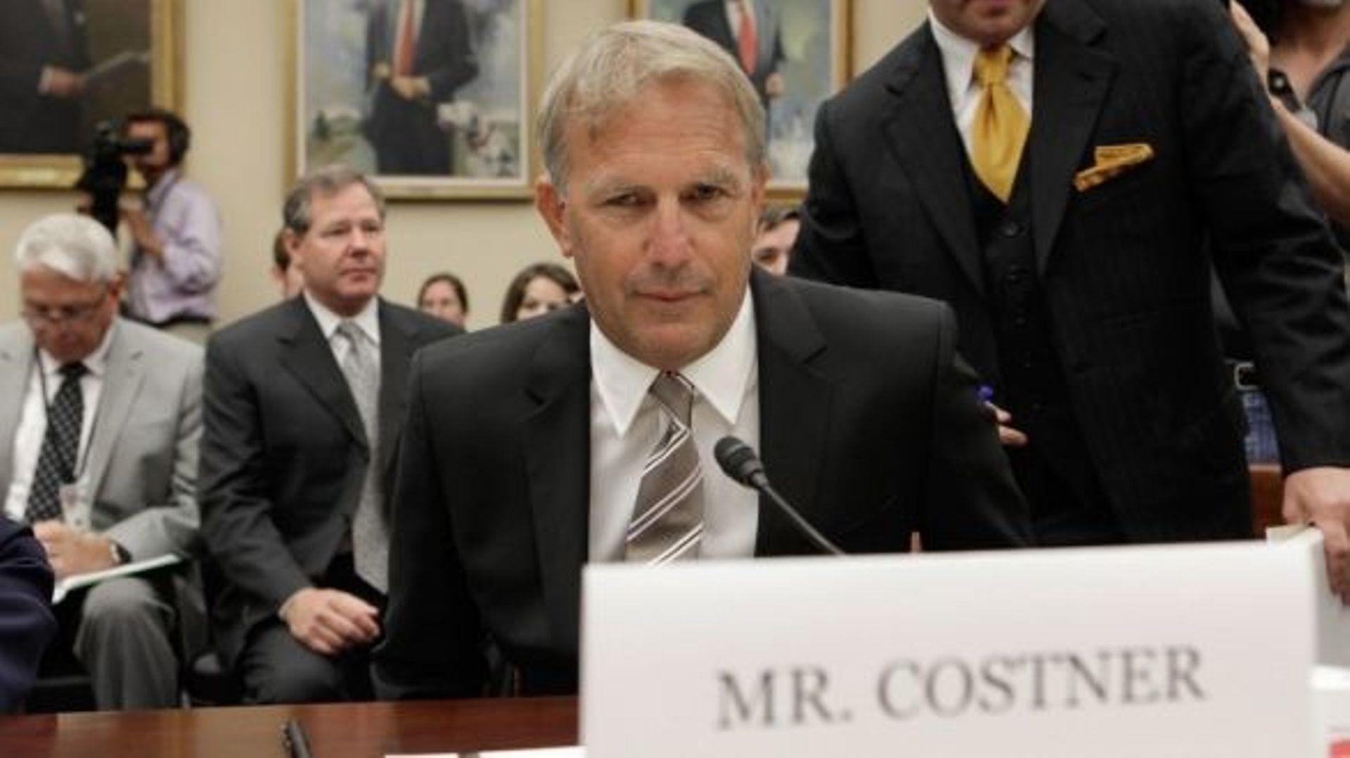 Kevin Costner défend une machine à éliminer le pétrole - RTBF Actus