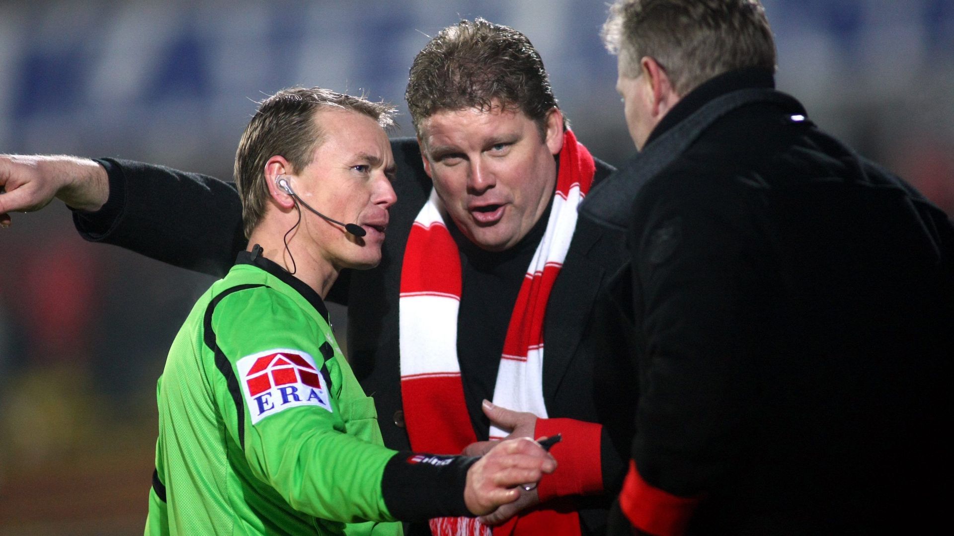 Van Haezebrouck en tribune 2 semaines ? - RTBF Actus