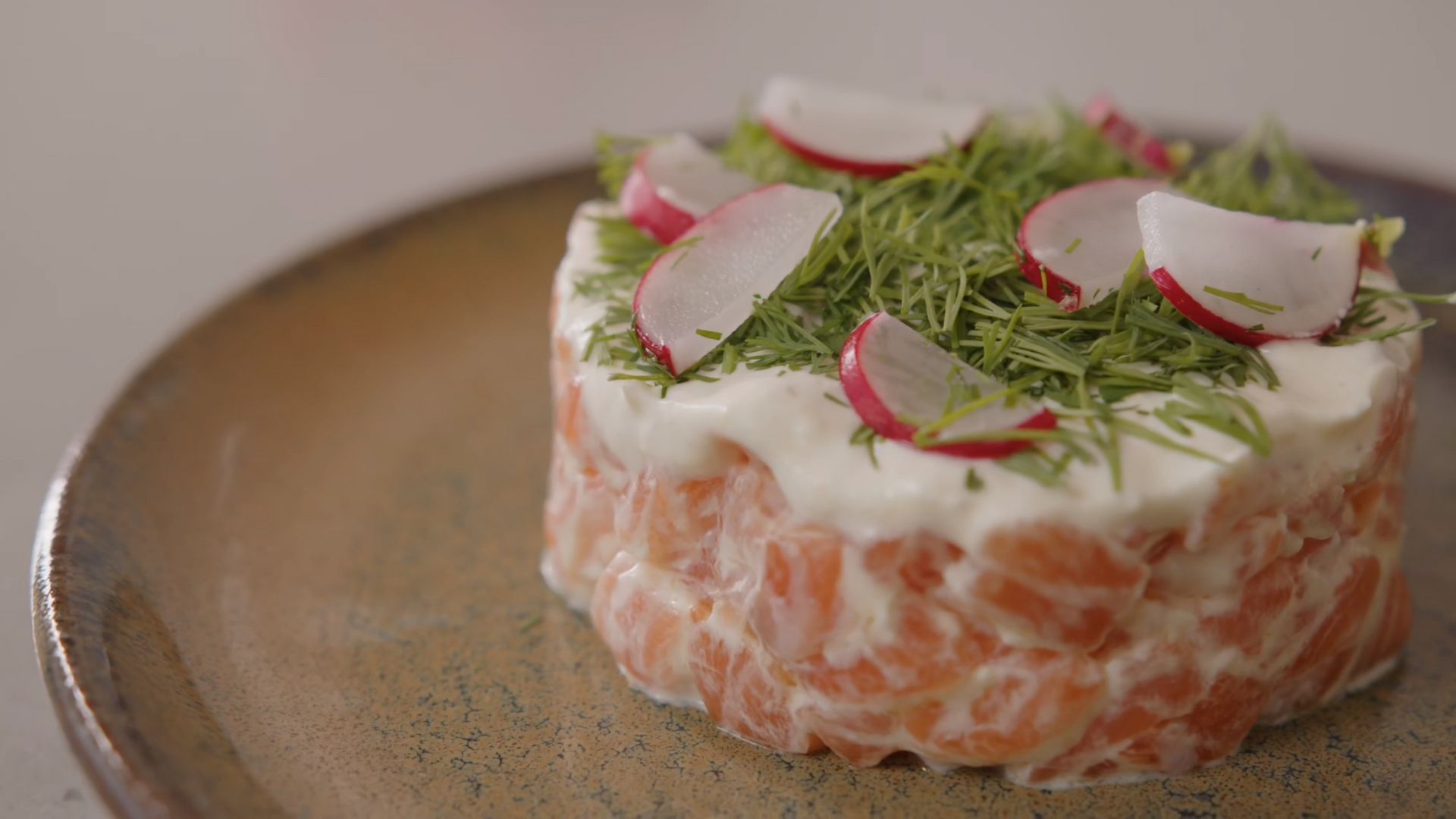 Du poisson au menu du jour : tartare de truite, raifort, crème épaisse ...