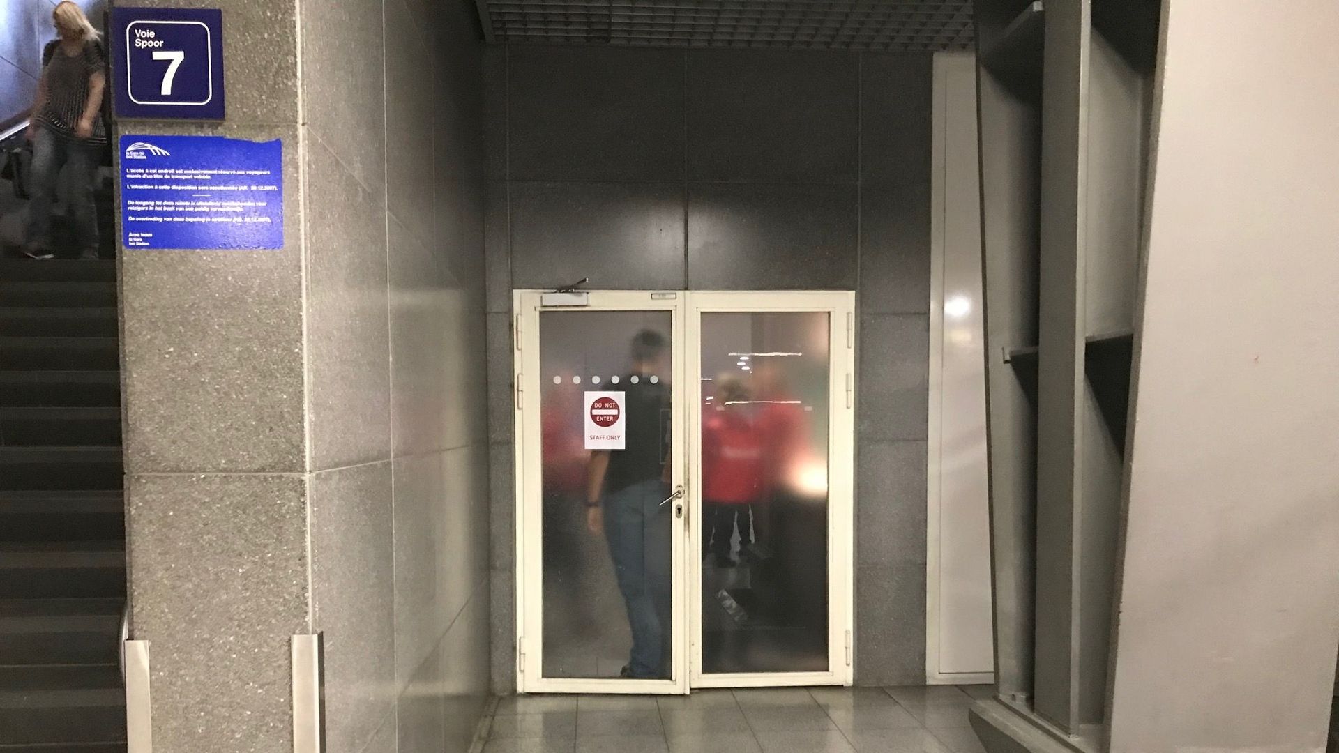 SNCB: l'affaire de la porte cassée - RTBF Actus