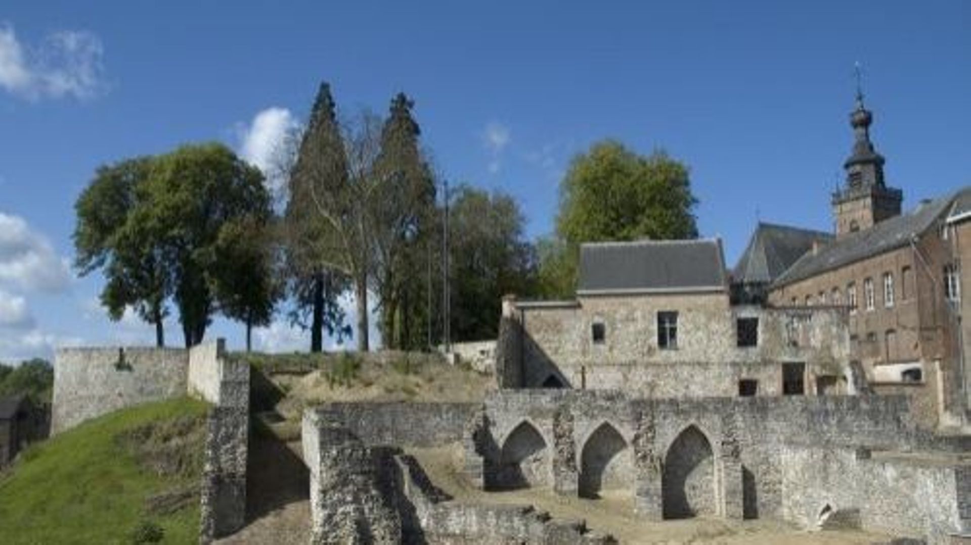 Original ! Visitez les remparts de Binche - RTBF Actus