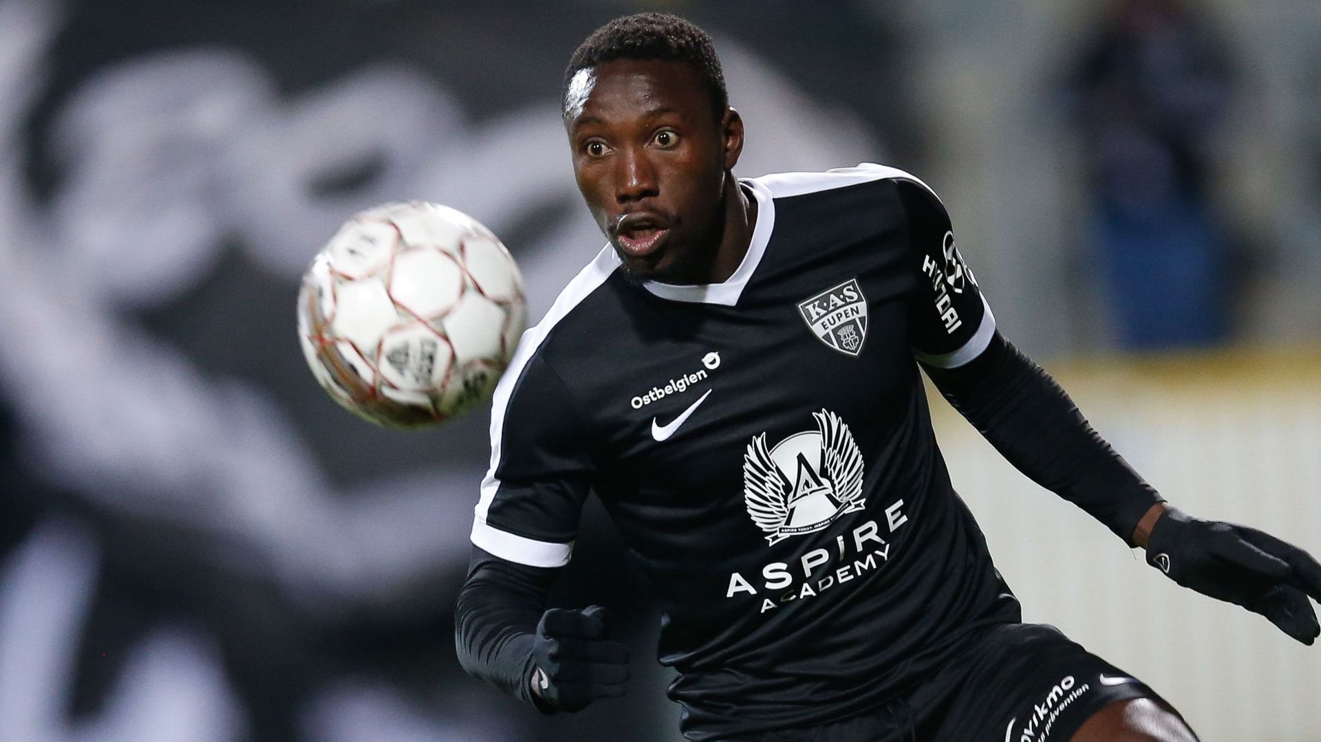 Eupen conteste les quatre matches de suspension d'Eric Ocansey - RTBF Actus