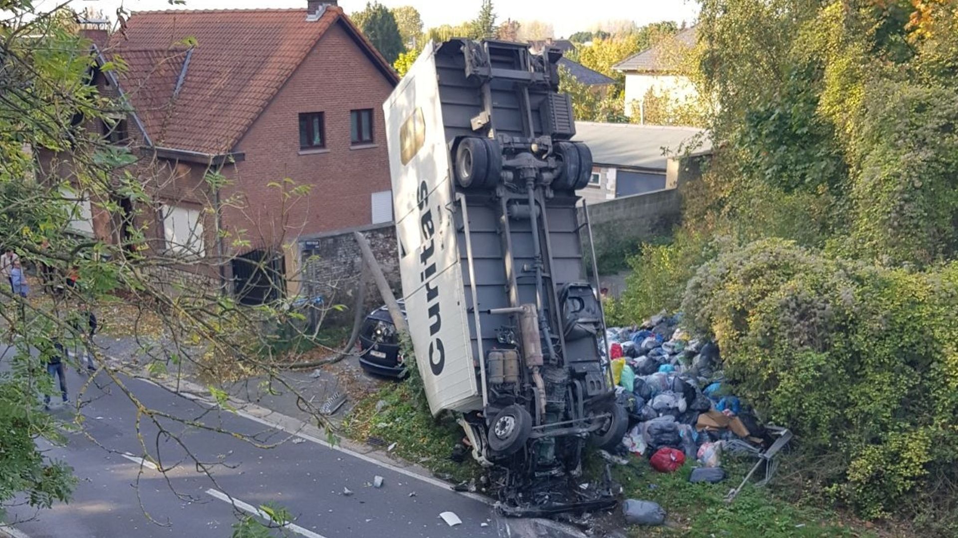 Sterrebeek: un accident de camion impressionnant sur l'E40 vers Bruxelles - RTBF Actus