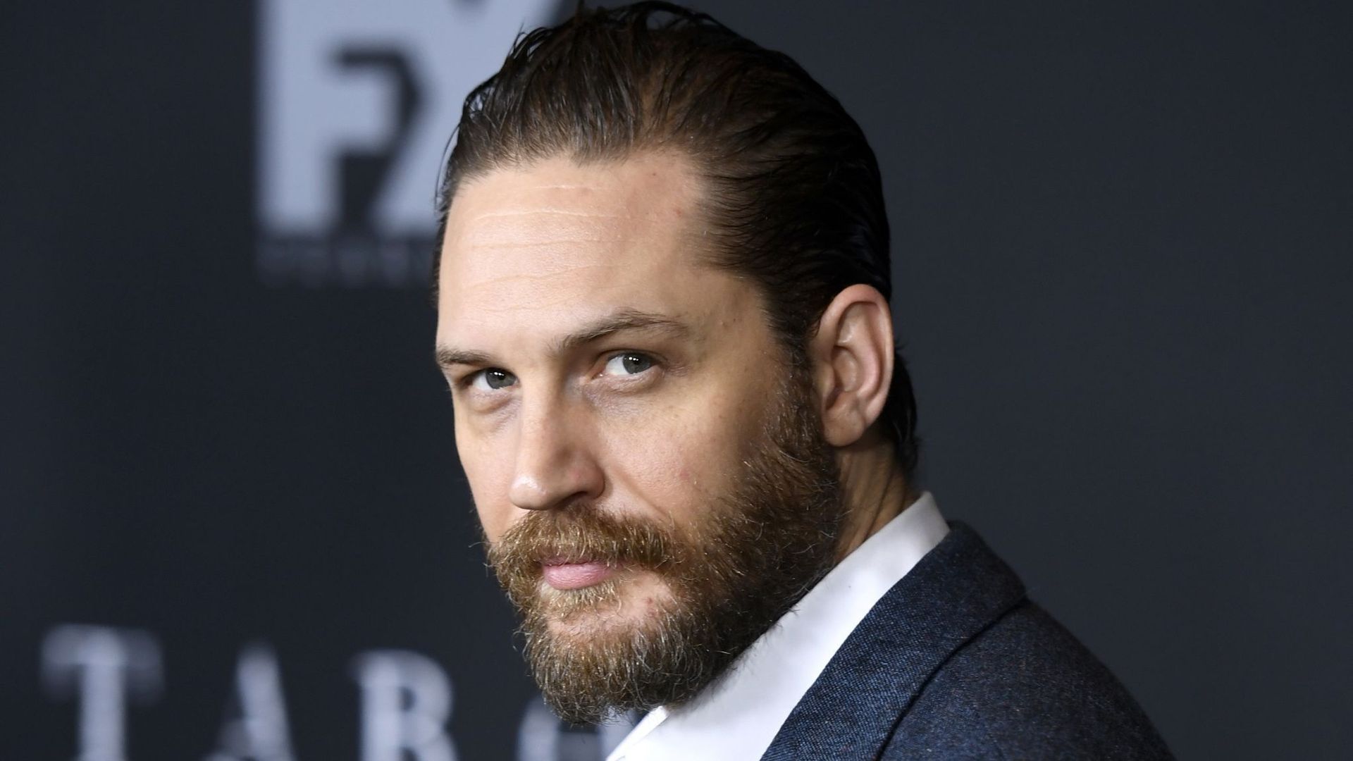Une mixtape de rap enregistrée par Tom Hardy refait surface - RTBF Actus